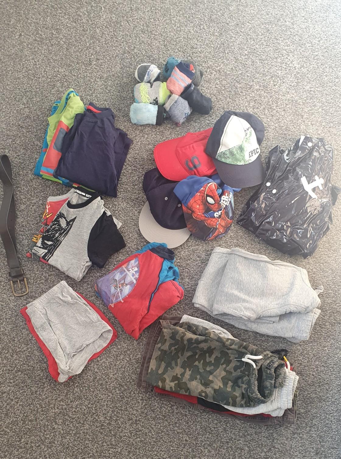 Boys clothes in DN1 Doncaster für gratis zum Verkauf | Shpock DE