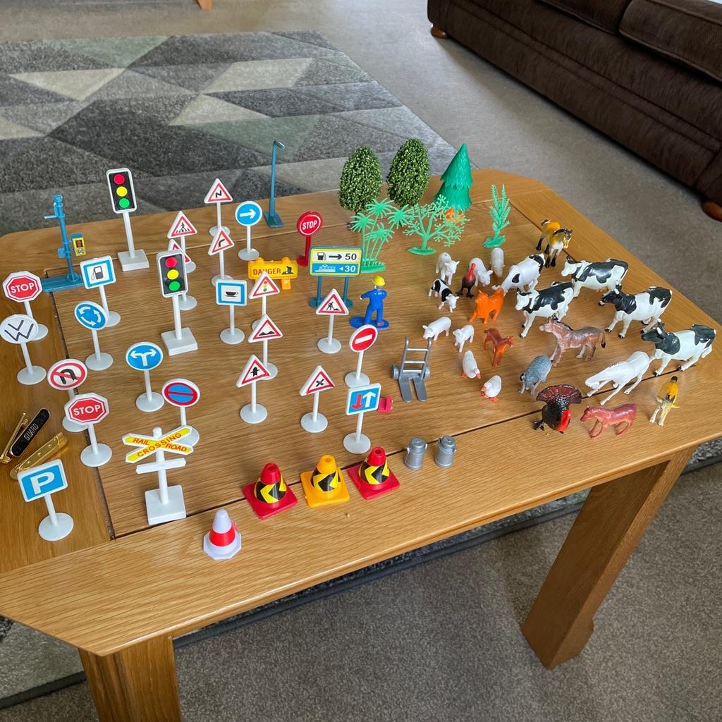 Toy road signs, trees and animals in DY2 Dudley für £ 5,00 zum Verkauf ...