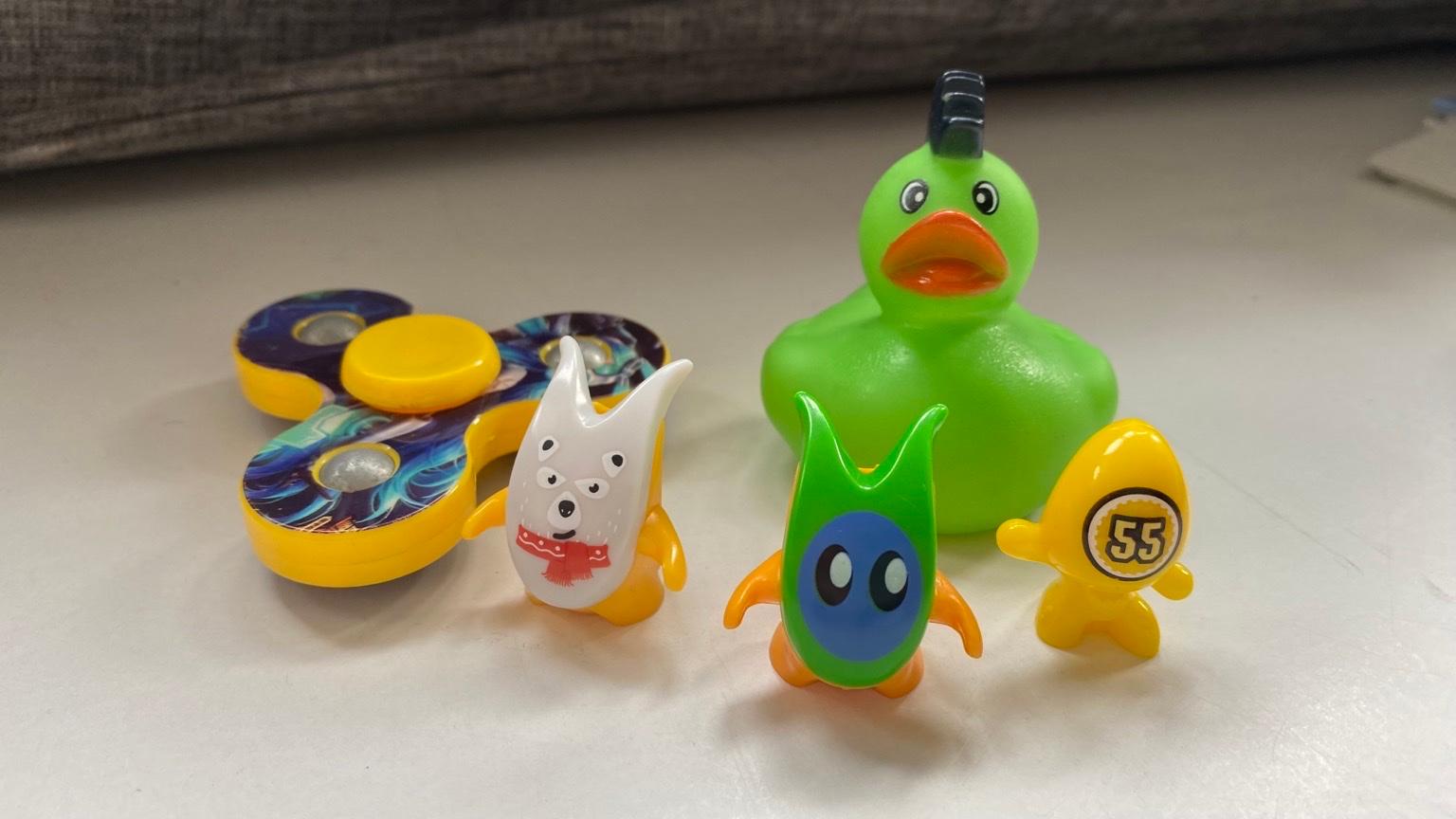 Fidget spinners & duck in B63 Dudley für 1,00 £ zum Verkauf | Shpock DE