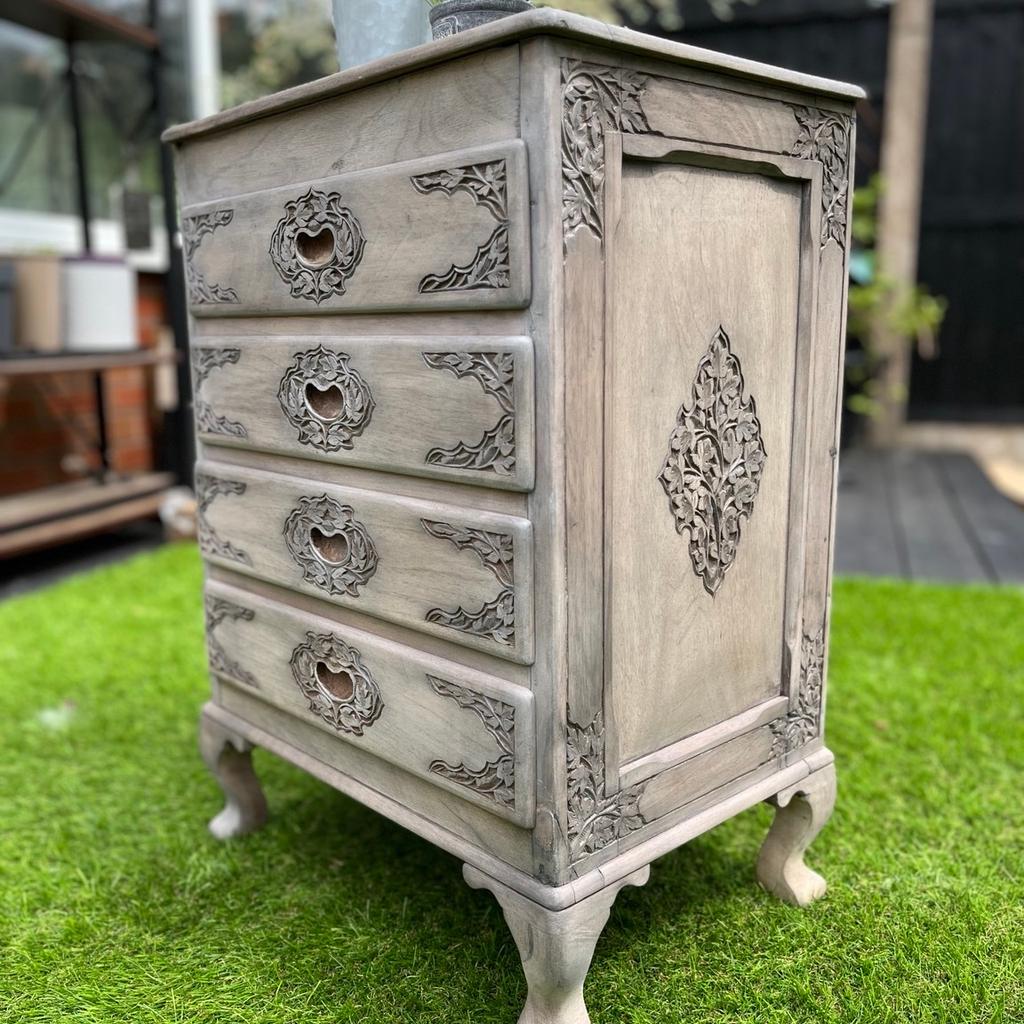 Vintage cabinet/ chest of draws.Carved detail in DY2 Dudley für £ 60,00 ...