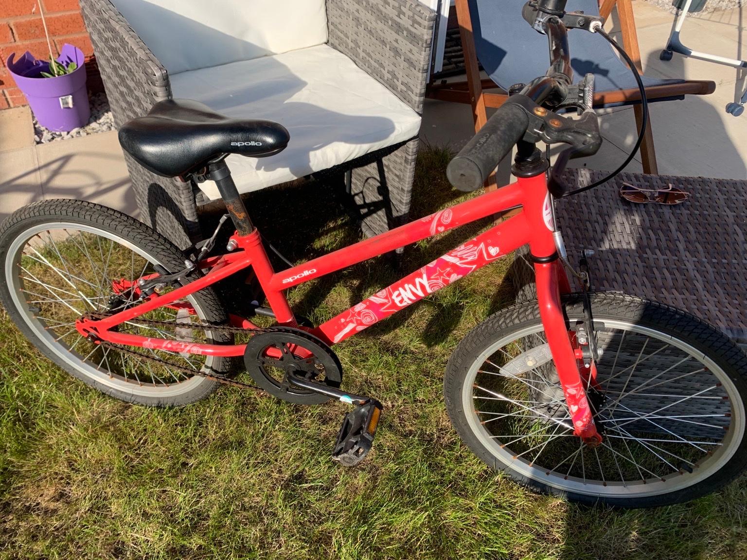 Girls Red Apollo Bike Age 5 and over in L31 Green für £ 7,00 zum ...