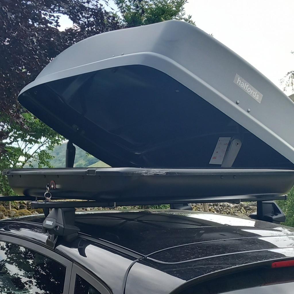 roof box and bars in M44 Salford für £ 180,00 zum Verkauf | Shpock AT