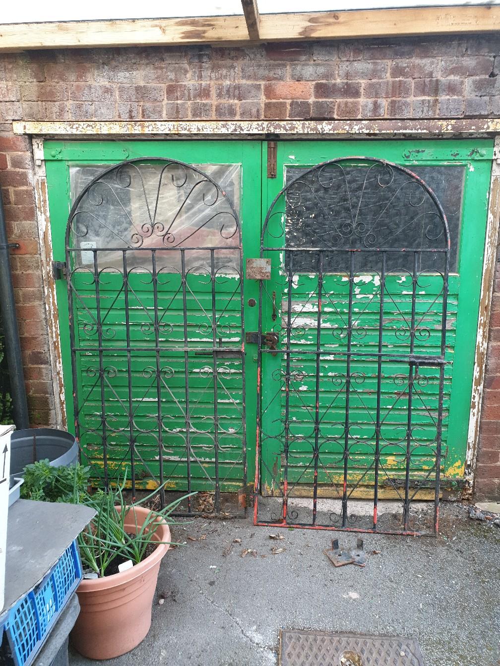 Wrought Iron Gates in WV1 Wolverhampton für 100,00 £ zum Verkauf ...