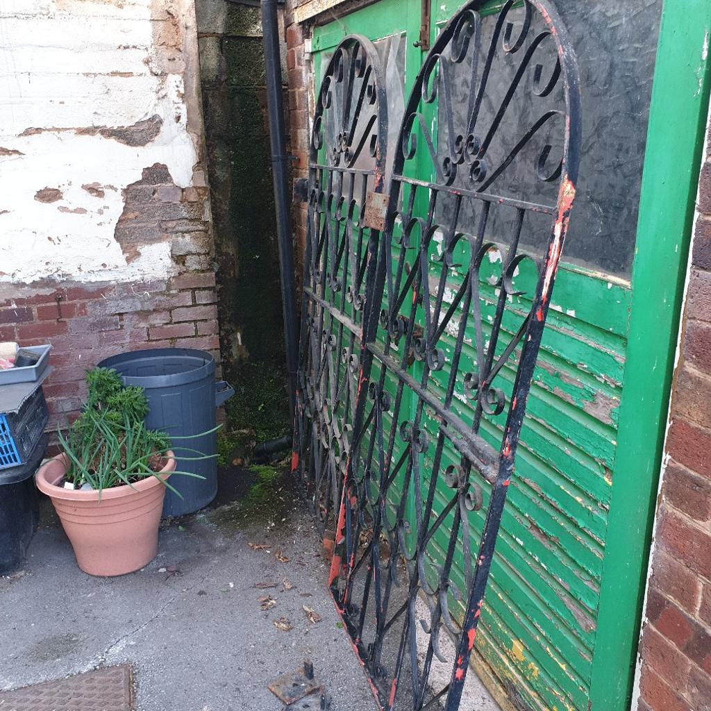 Wrought Iron Gates in WV1 Wolverhampton für 100,00 £ zum Verkauf ...