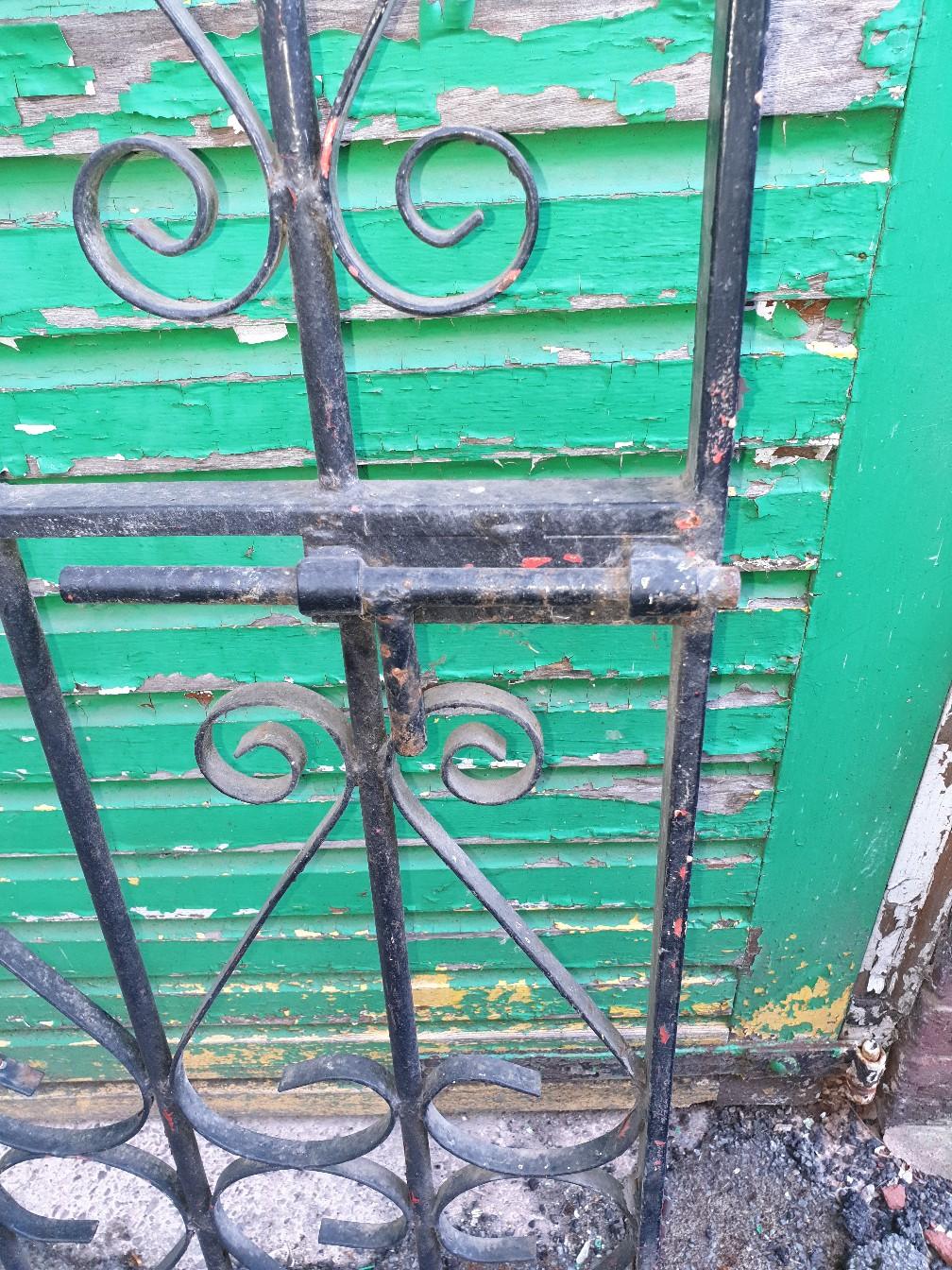 Wrought Iron Gates in WV1 Wolverhampton für 100,00 £ zum Verkauf ...