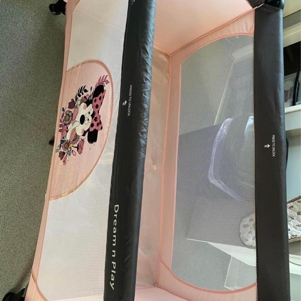 Hauck Minnie Mouse dream n play travel cot in RM10 London for £20.00 ...