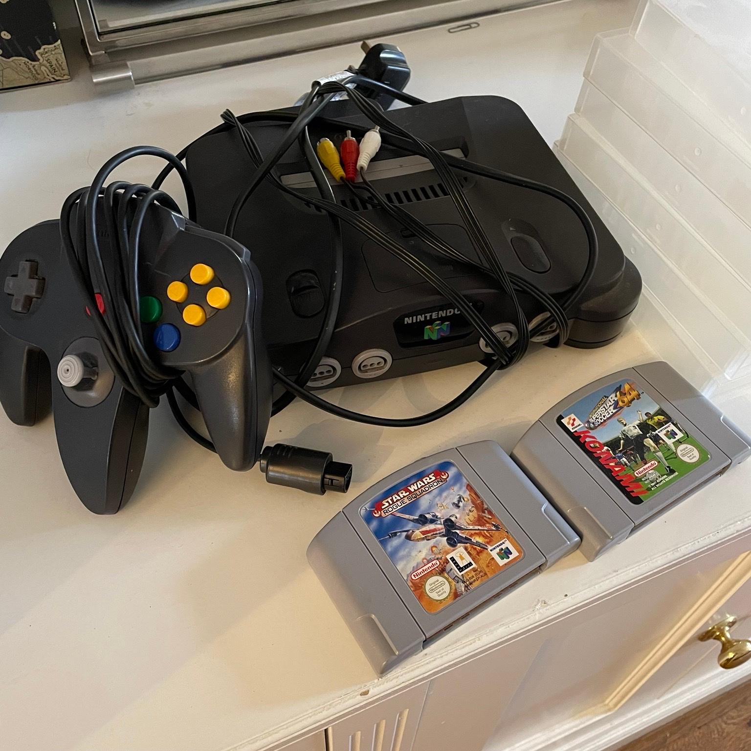 N64 Nintendo 64 System + Controller + 2 Games in SW12 London für £ 30 ...
