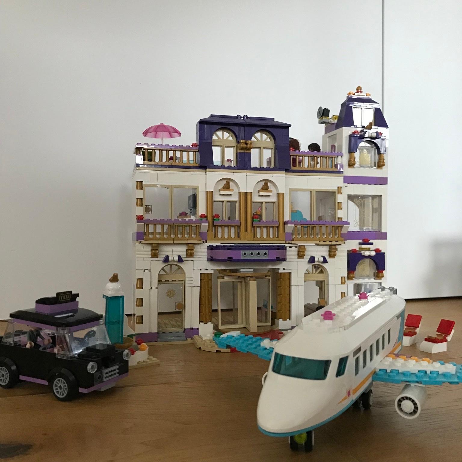 Lego Friends Grande Hotel und Flugzeug in 6710 Marktgemeinde Nenzing ...