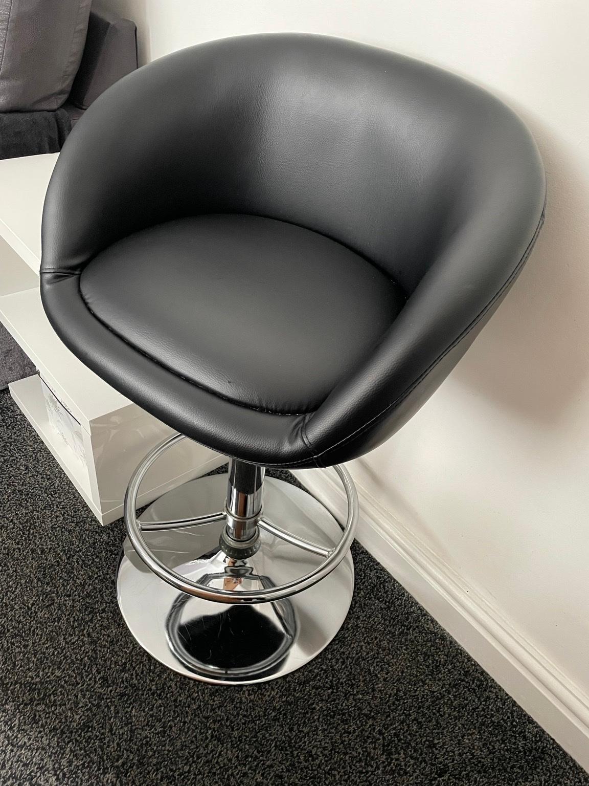 Bar stool swivel good condition in WS9 Aldridge for £30.00 for sale ...