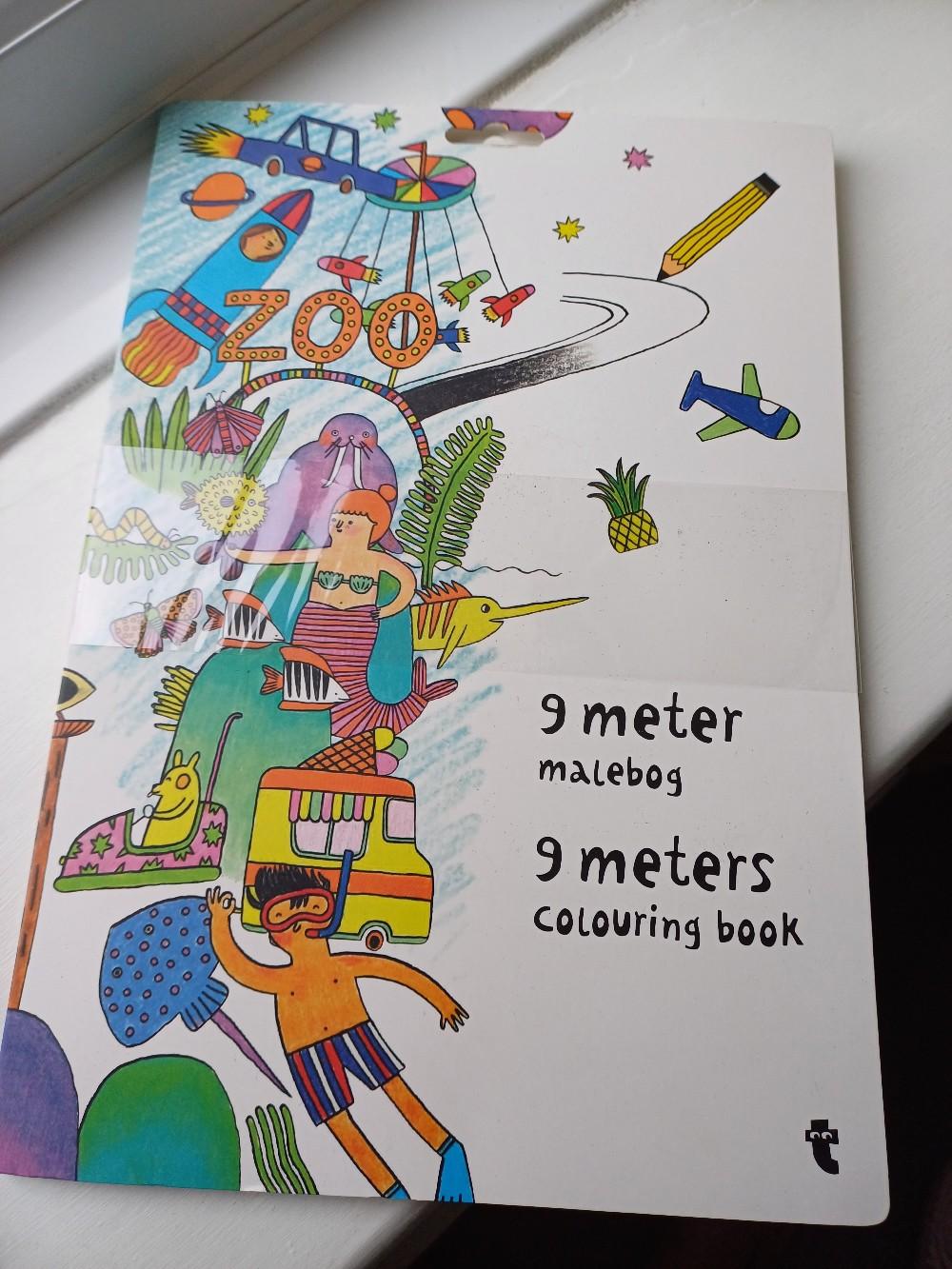 9 metre long colouring book in LL30 Llandudno für £ 2,00 zum Verkauf ...