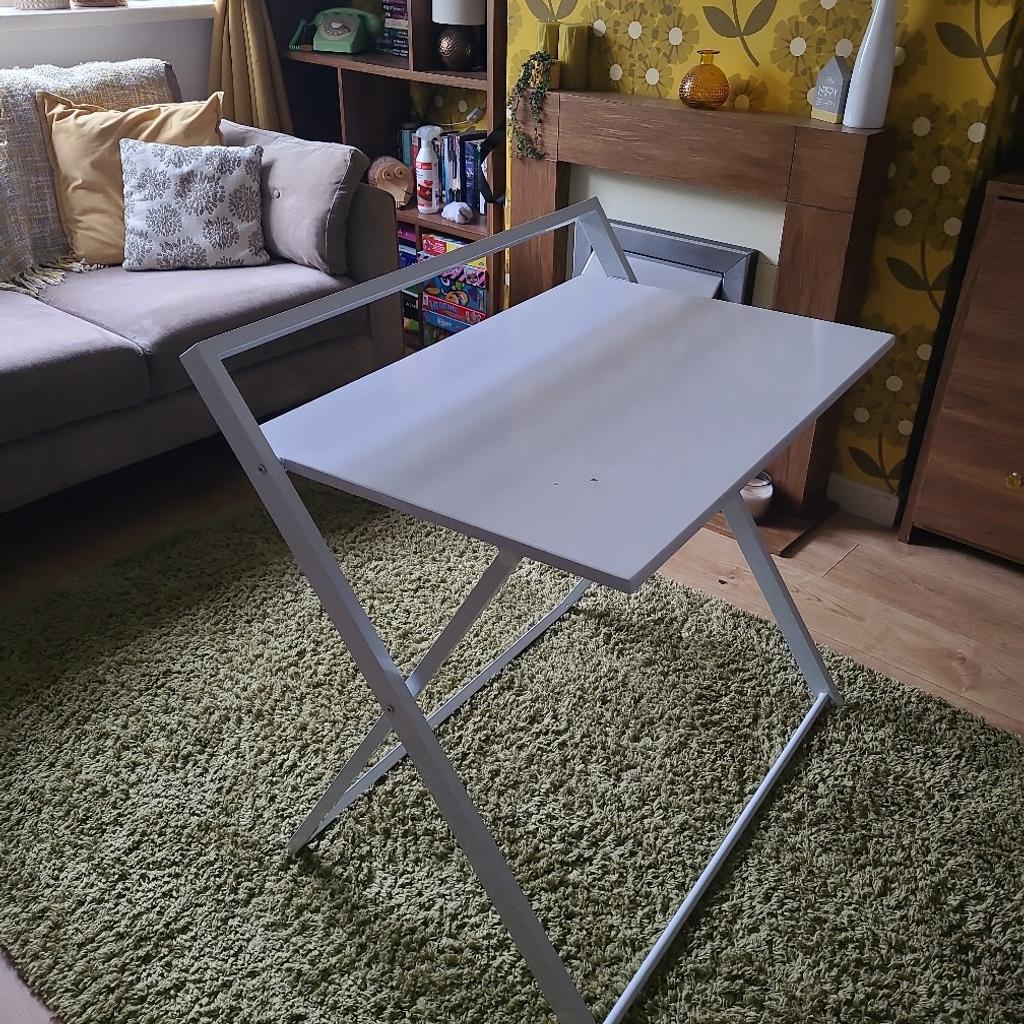 habitat white folding desk in B69 Sandwell für £ 5,00 zum Verkauf ...