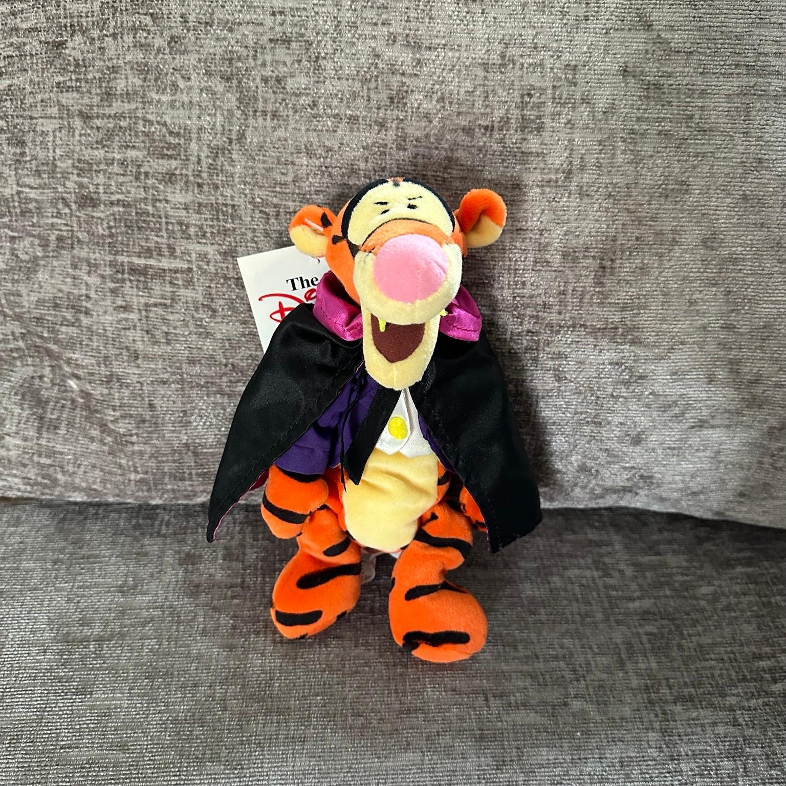 Official Disney Vampire Tigger Plush in CO2 Colchester für 4,00 £ zum ...