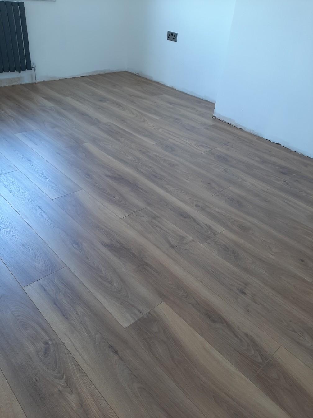 Wood-Laminate-Lvt-floor fitting 07546773208 in WD18 Watford für 12,00 ...