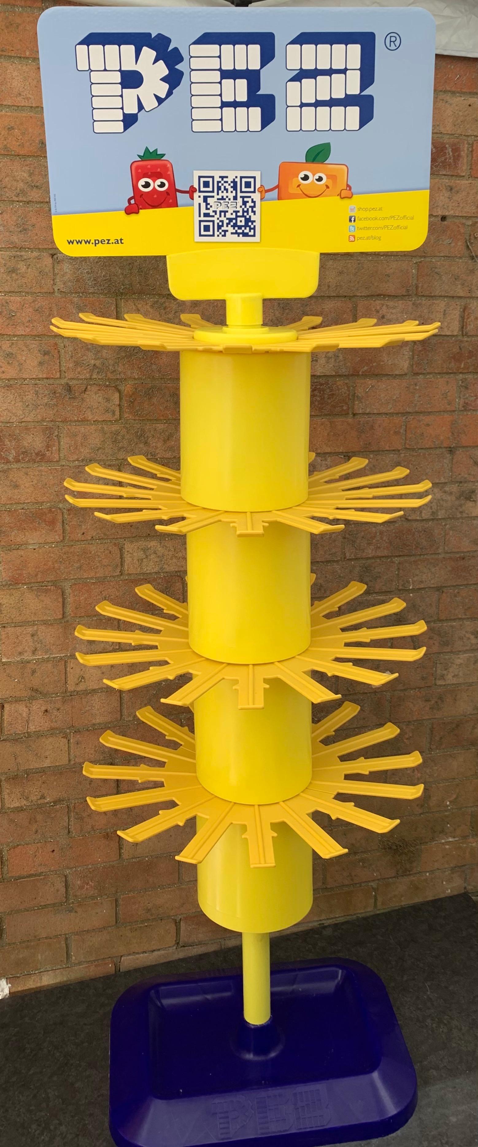 PEZ SHOP DISPLAY FULL AND HALF CIRCLE in PE19 Huntingdonshire für 500 ...