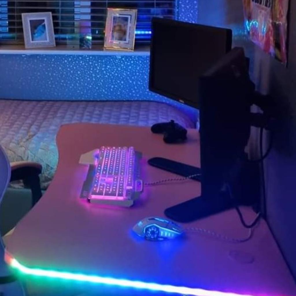 led computer desk, light up keyboard & mouse in B31 Birmingham für 50 ...
