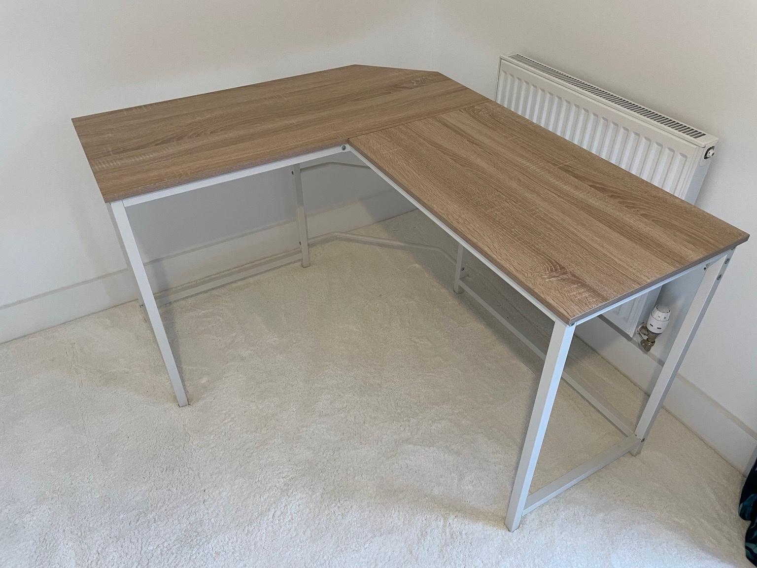 Corner Office Desk - White/Wood (L-shape) in RM15 Ockendon für £ 45,00 ...