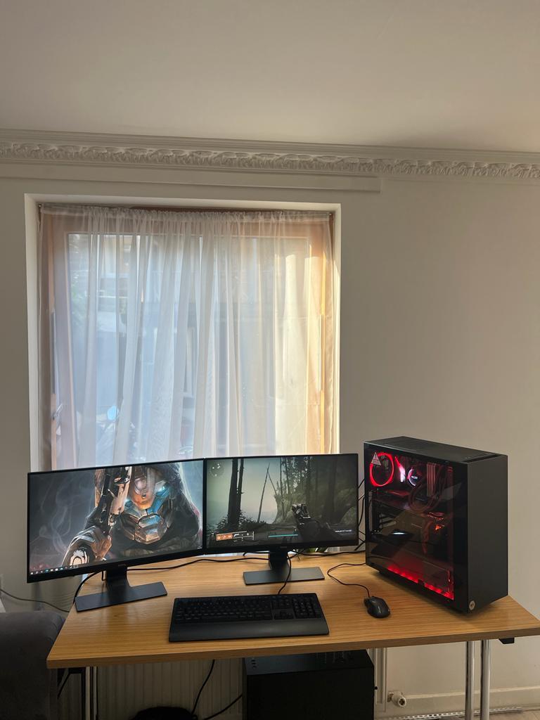 Dual Monitor High end Gaming pc setup in E14 London für 599,00 £ zum ...