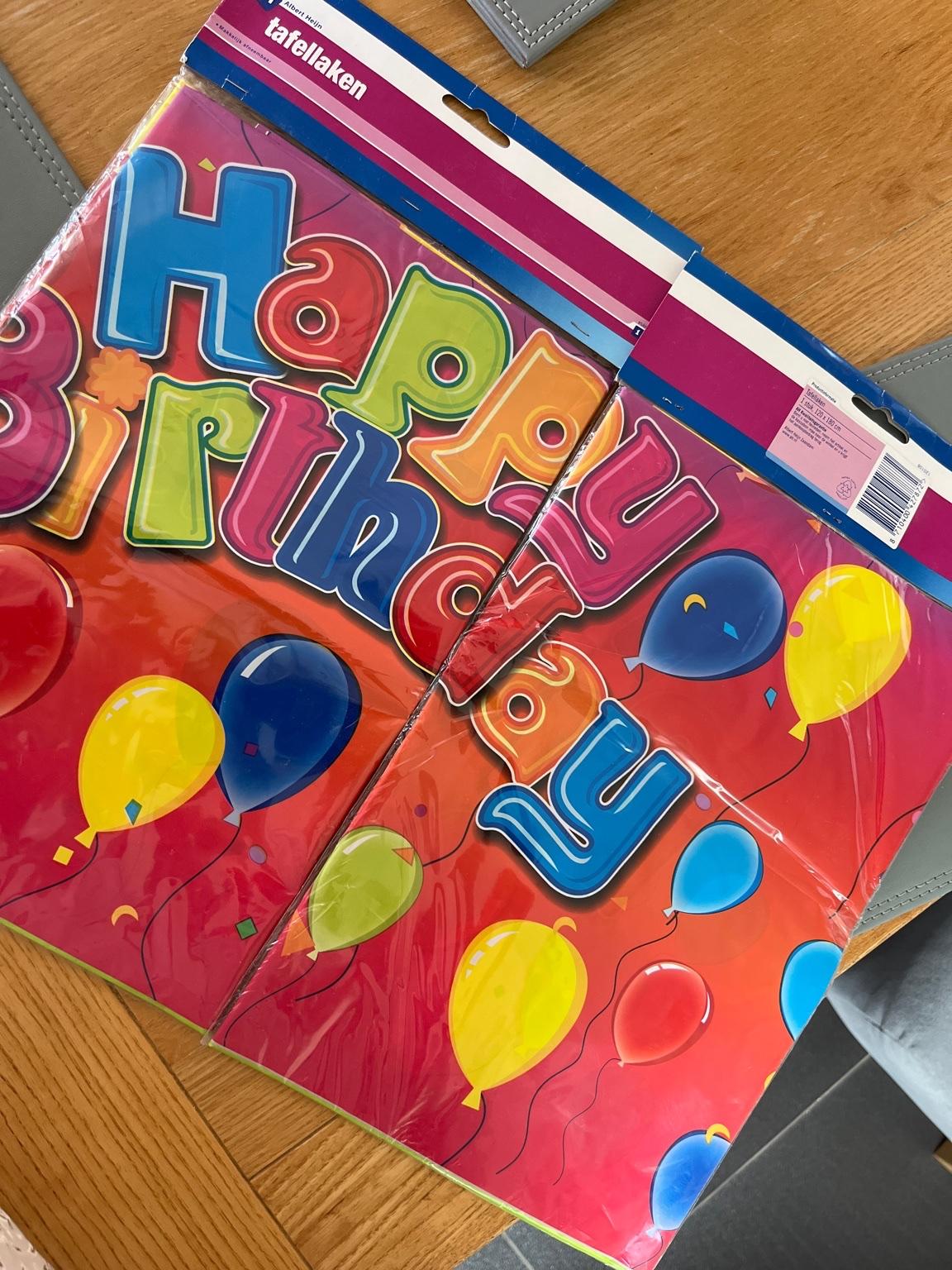 2 happy birthday table covers in B33 Birmingham für 5,00 £ zum Verkauf ...