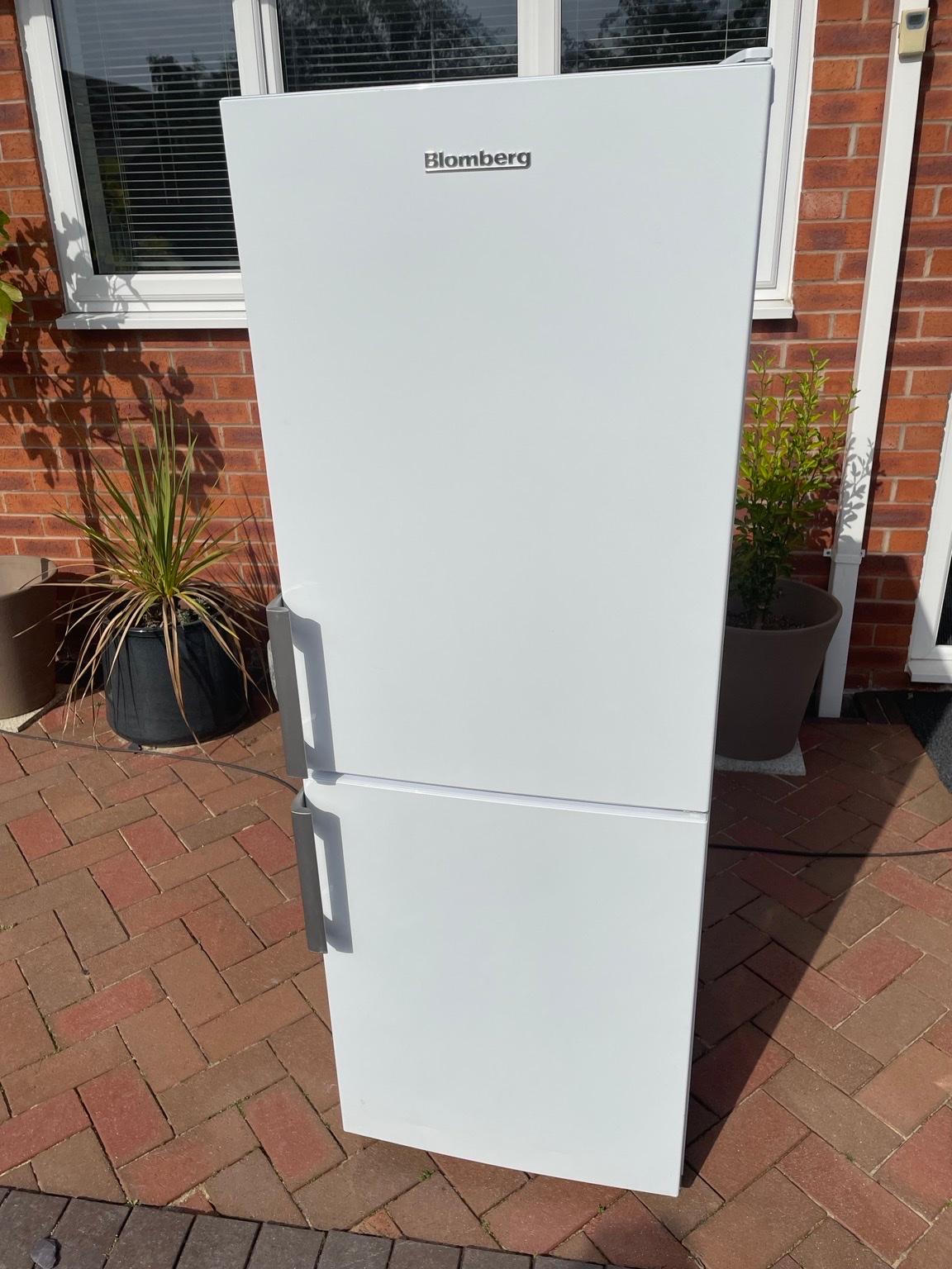 Blomberg KGM4530 fridge freezer in LL13 Wrexham for £100.00 for sale ...