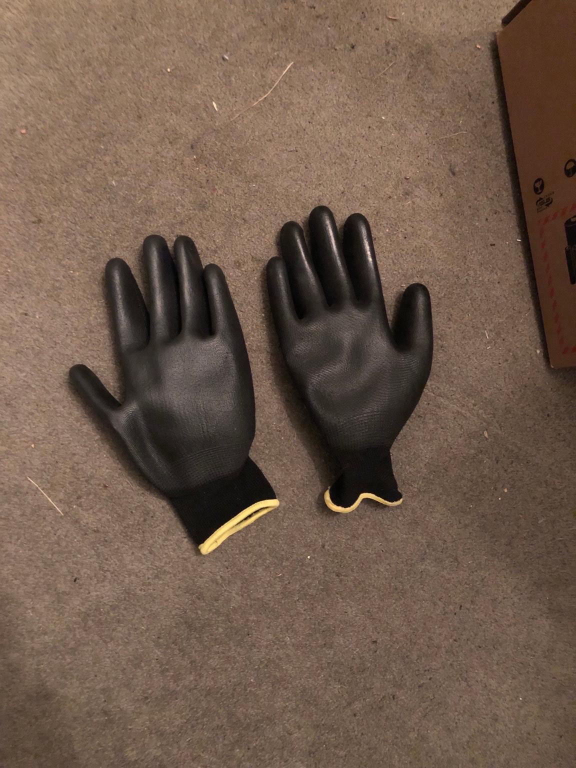 Protective gloves in WD17 Watford für 1,00 £ zum Verkauf | Shpock DE