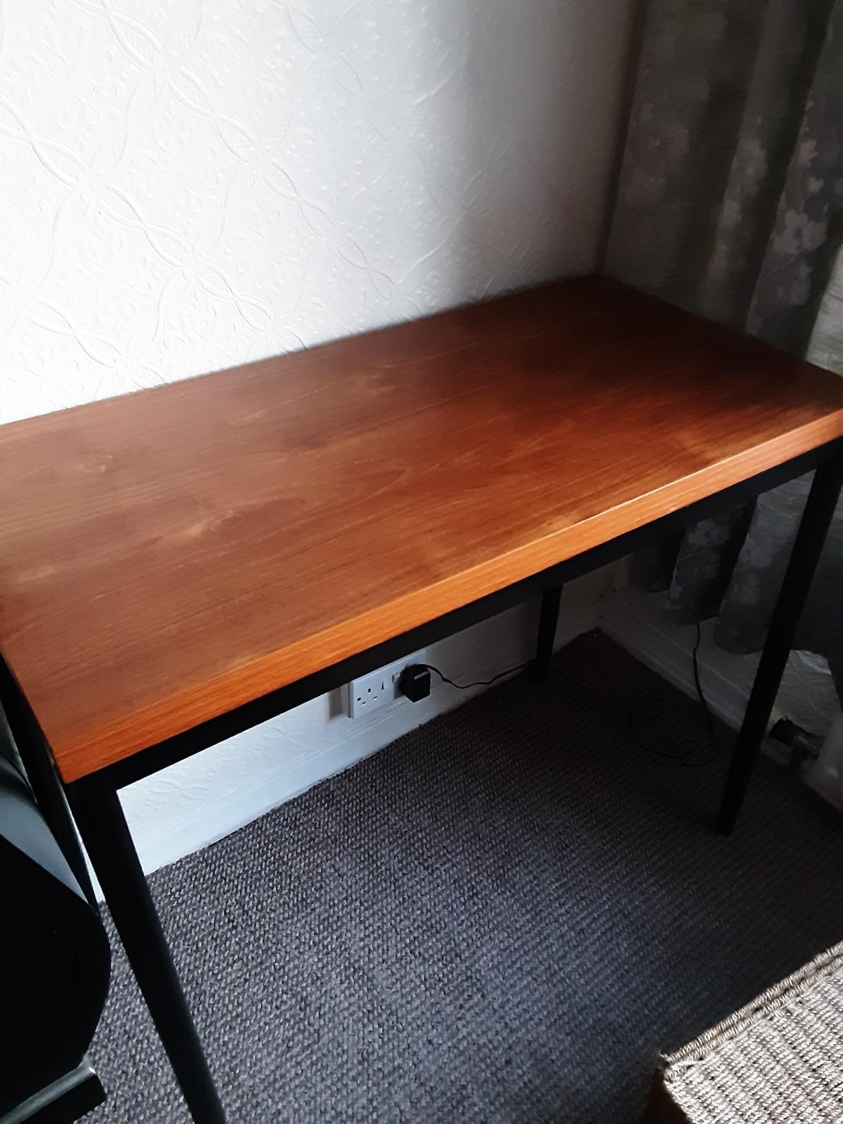 Desk Flips over and extends to Dining Table in SK5 Stockport für 30,00 ...