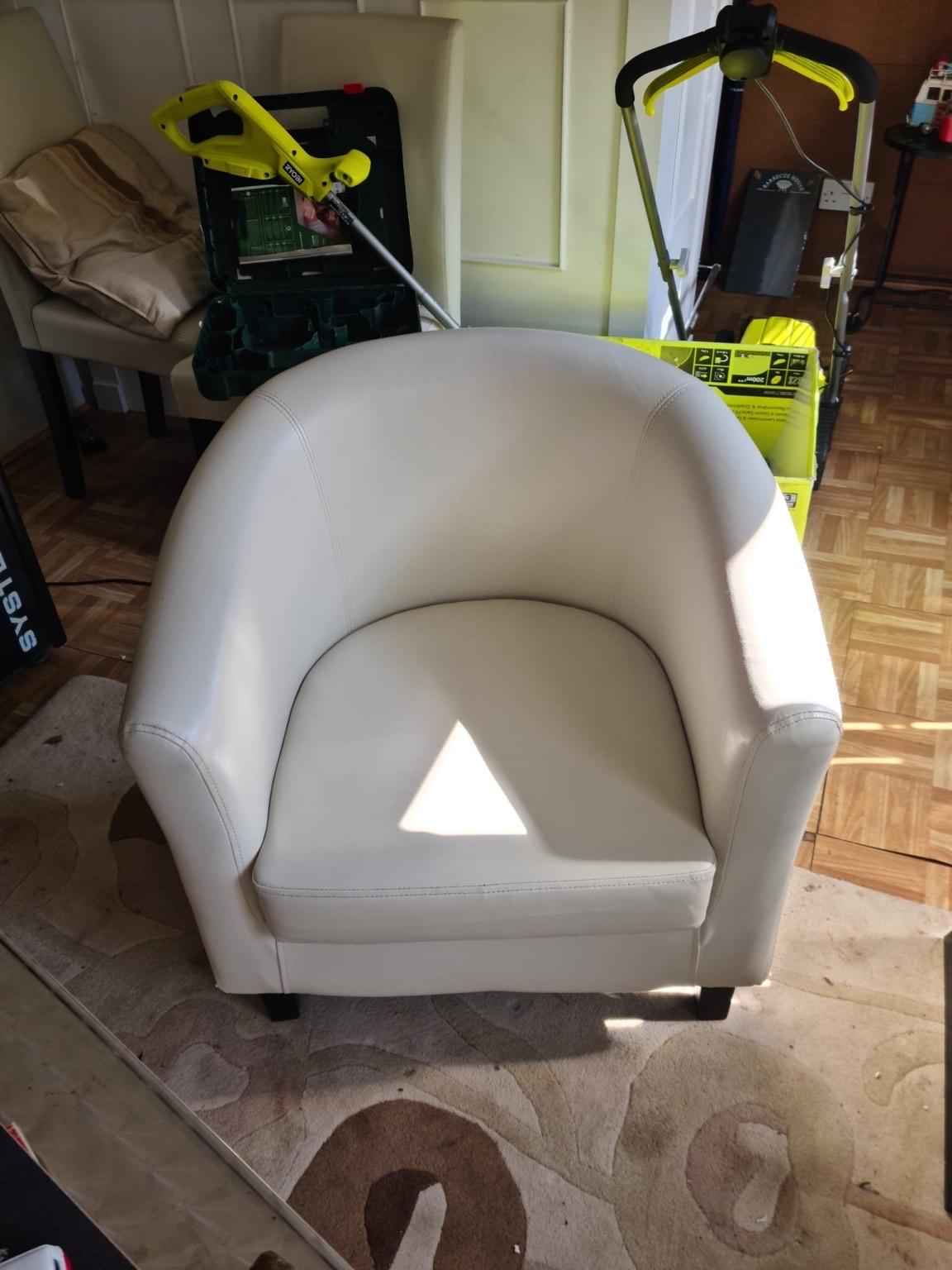 2 cream Tub Chairs in B28 Birmingham für 30,00 £ zum Verkauf | Shpock DE
