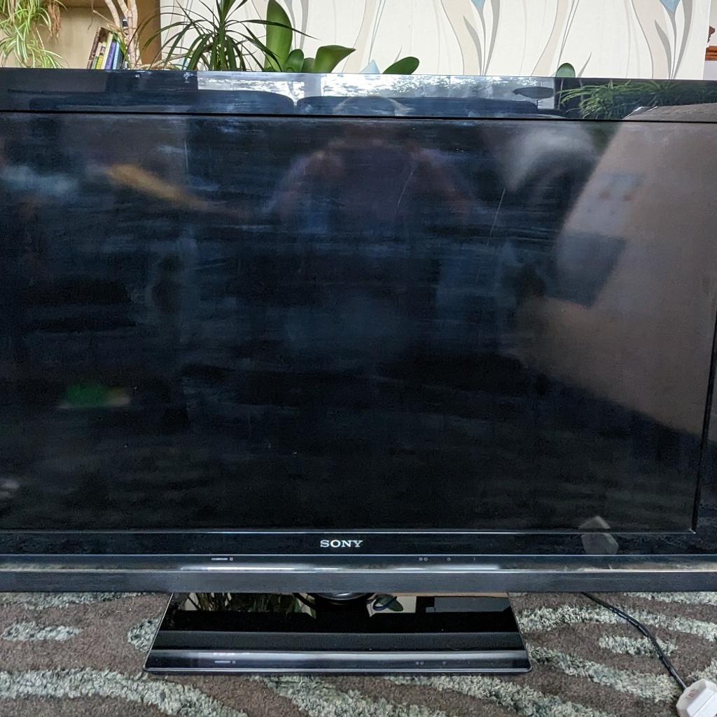 Sony Bravia LCD TV Screen on stand in B60 Bromsgrove for £30.00 for ...