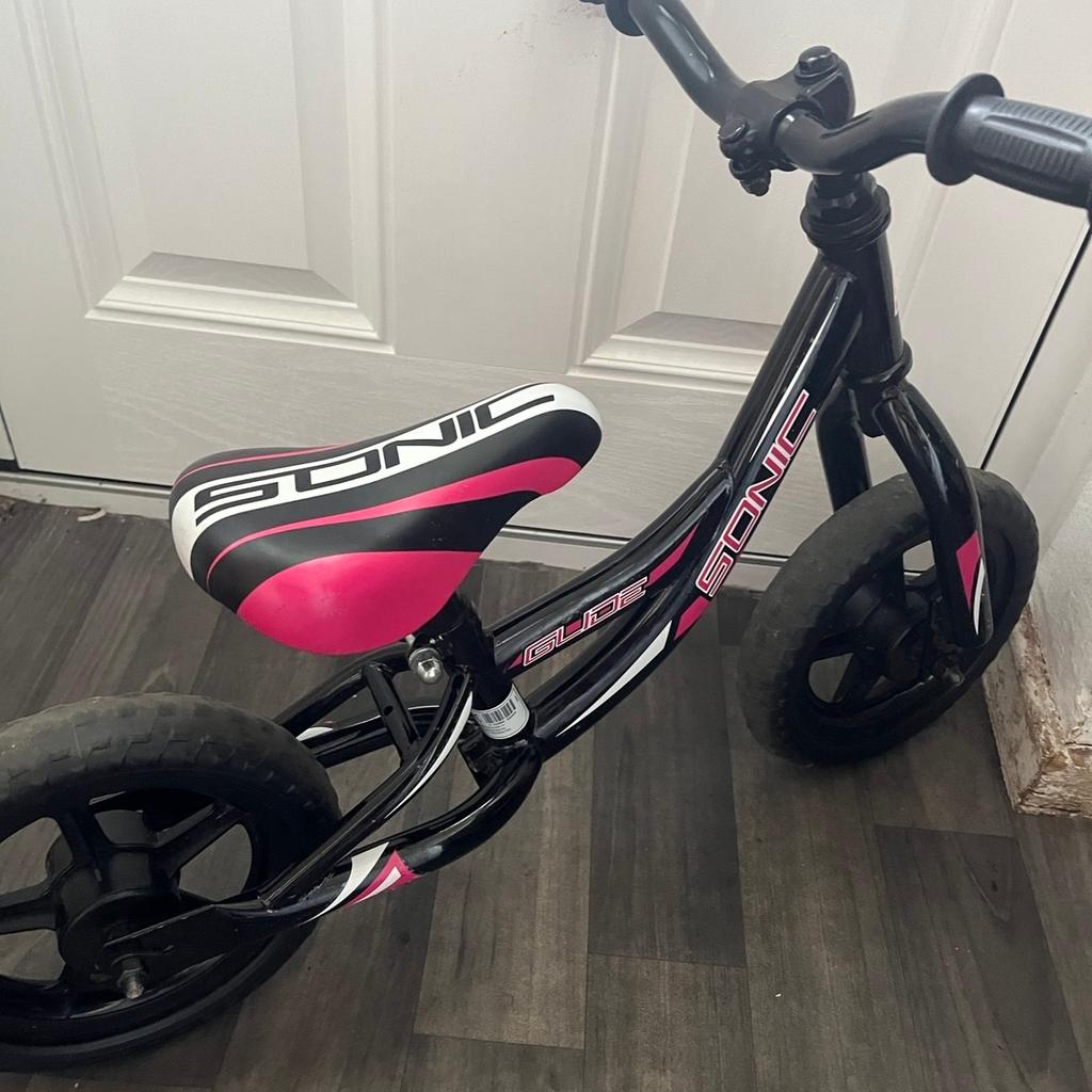 Kids sonic balance bike in M11 Manchester für £ 10,00 zum Verkauf | Shpock AT