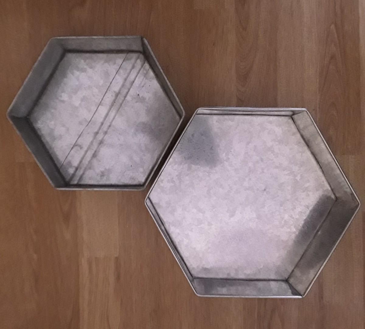 Hexagon 8" & 10" Baking Tins in WS5 Walsall für £ 5,00 zum Verkauf ...