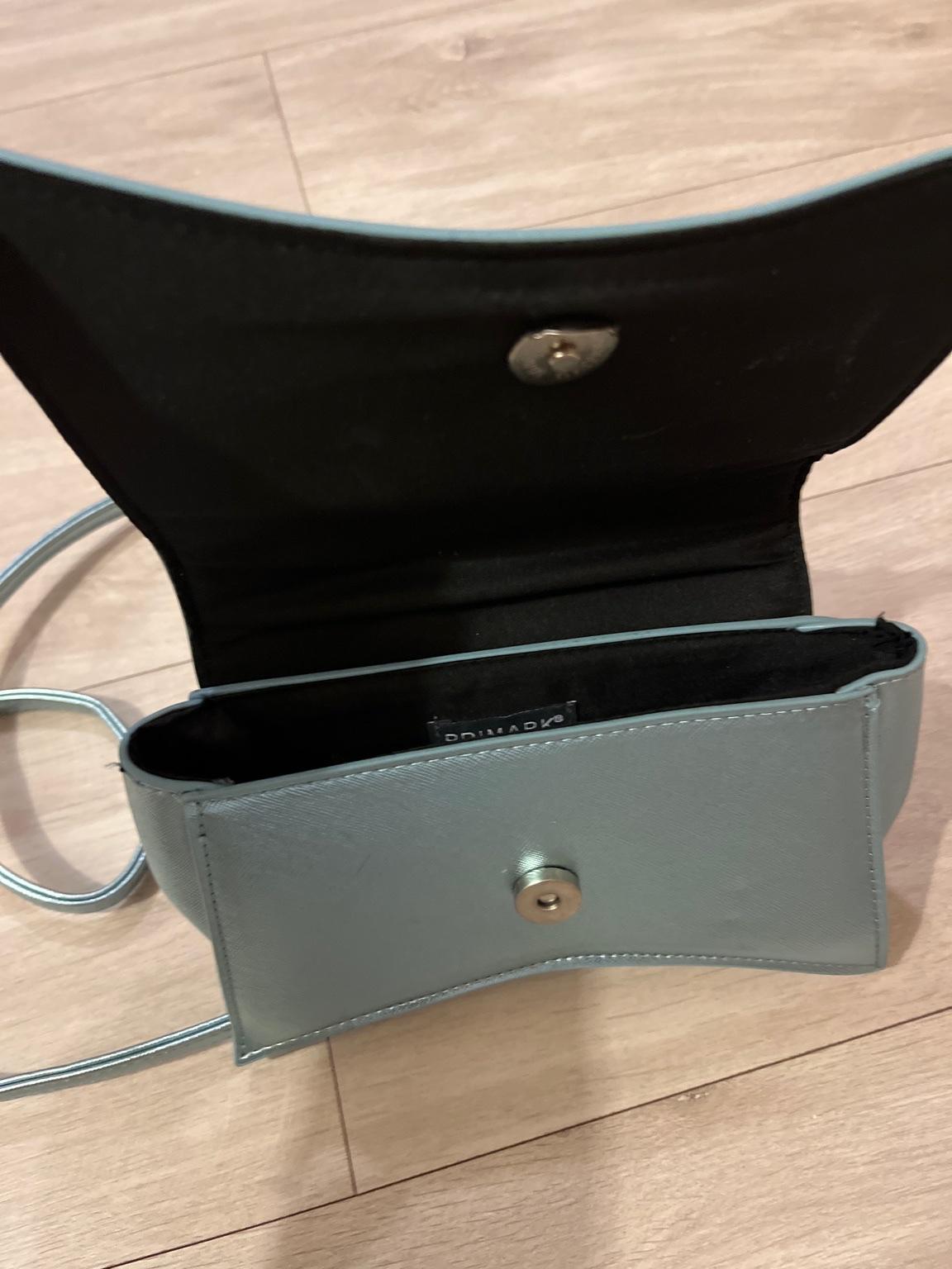 Handbag- metallic blue. in W10 London für £ 4,00 zum Verkauf | Shpock AT