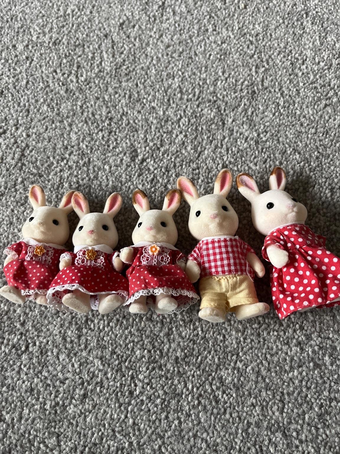 Sylvanian rabbit family in DY3 Coseley für 12,00 £ zum Verkauf | Shpock DE