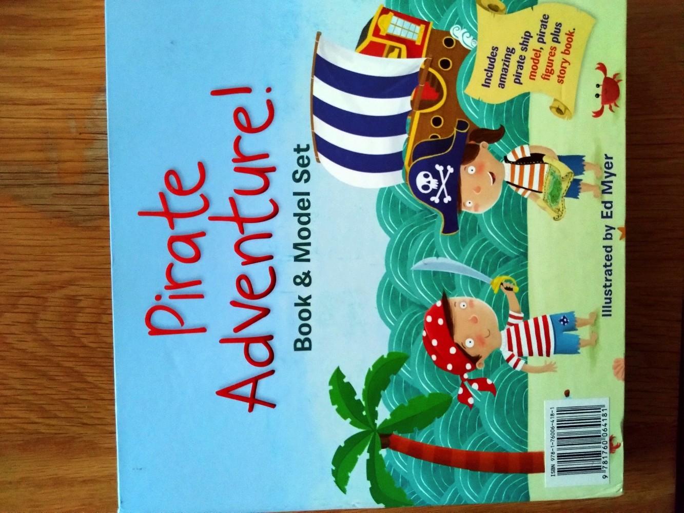 pirate adventure book and model set hh- in SK7 Bramhall für 4,00 £ zum ...