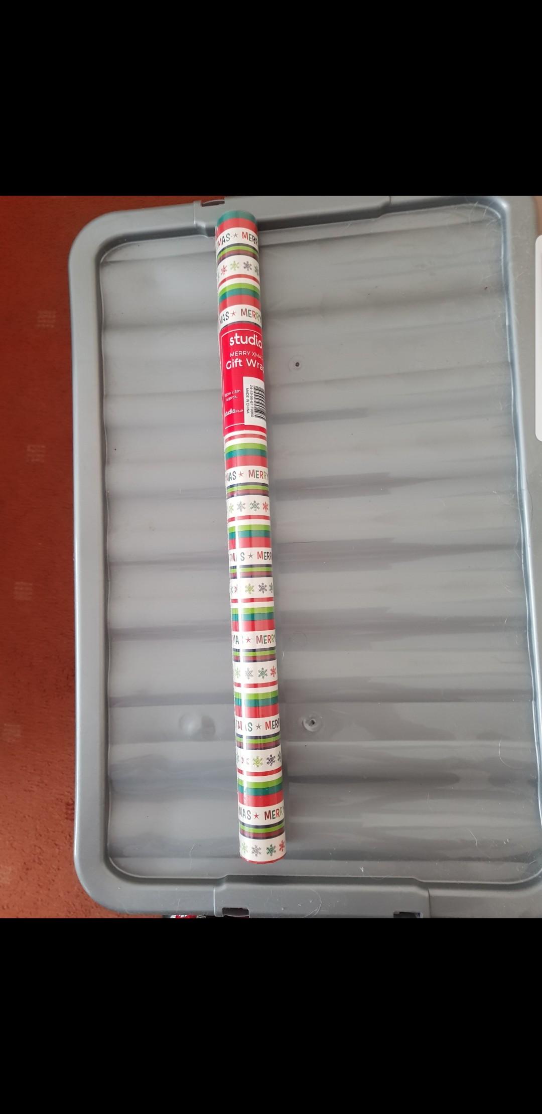 3m Christmas gift wrap in FY1 Blackpool for £0.50 for sale | Shpock