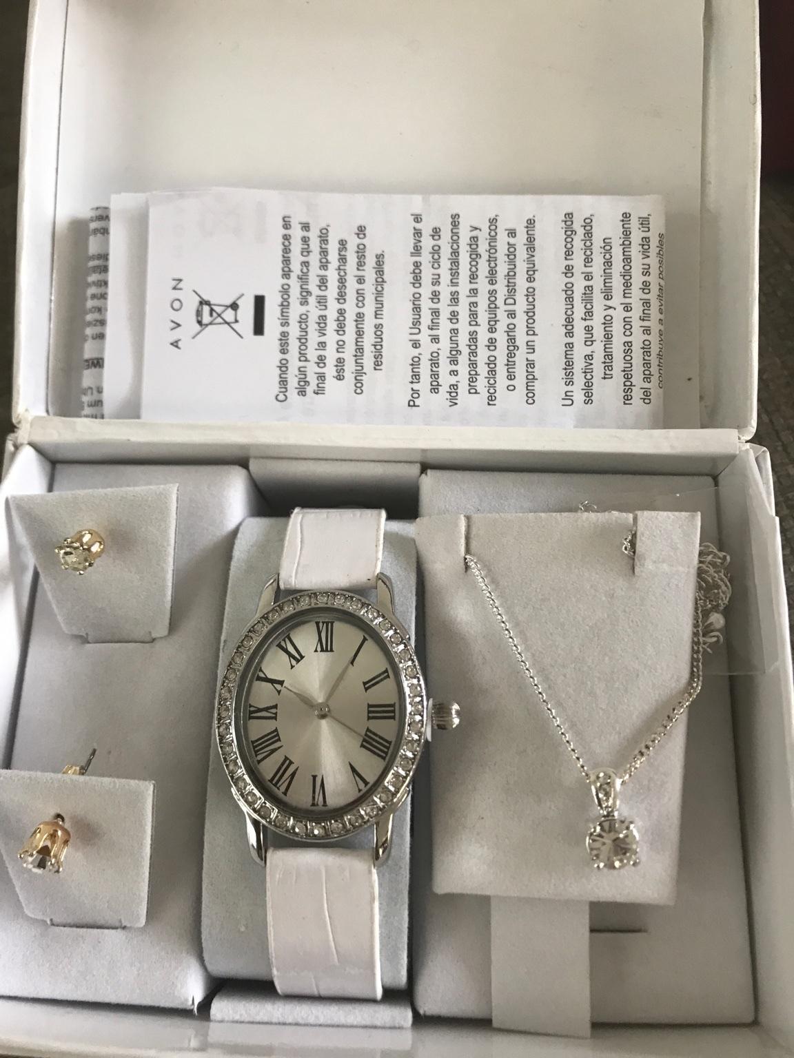 Avon watch set in BN2 Brighton für 5,00 £ zum Verkauf | Shpock DE