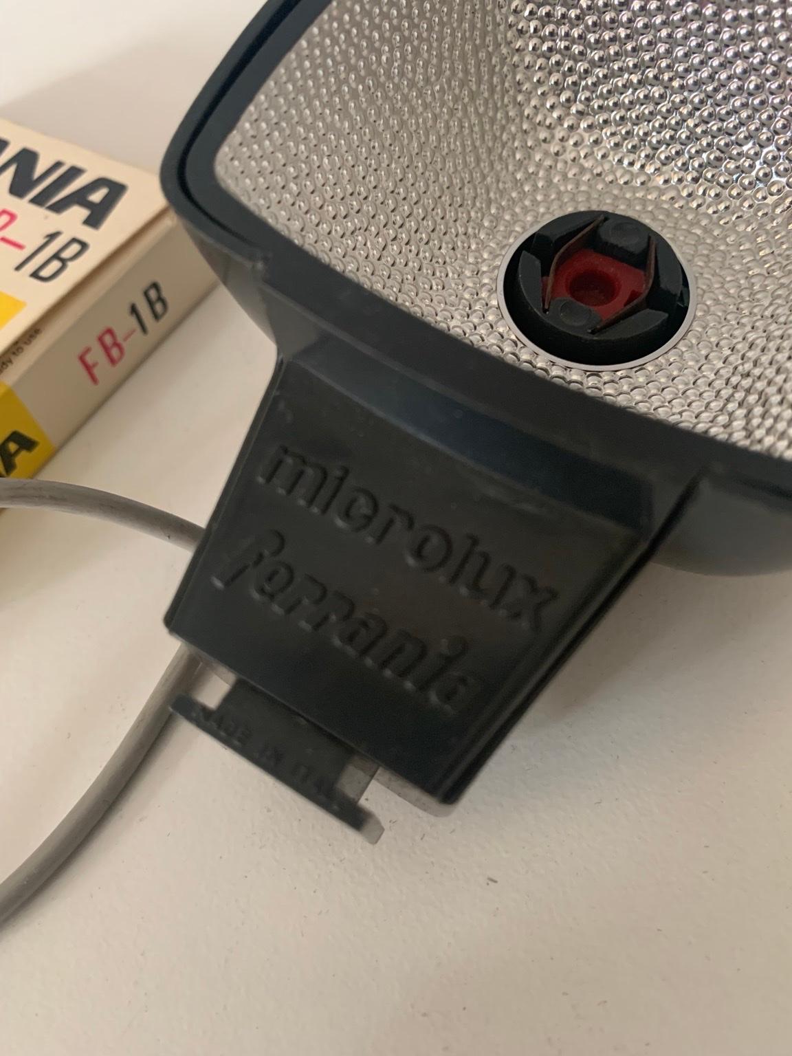 Set flash Ferrania Microlux/Sylvania vintage in 22063 Cantù for €30.00 for sale | Shpock