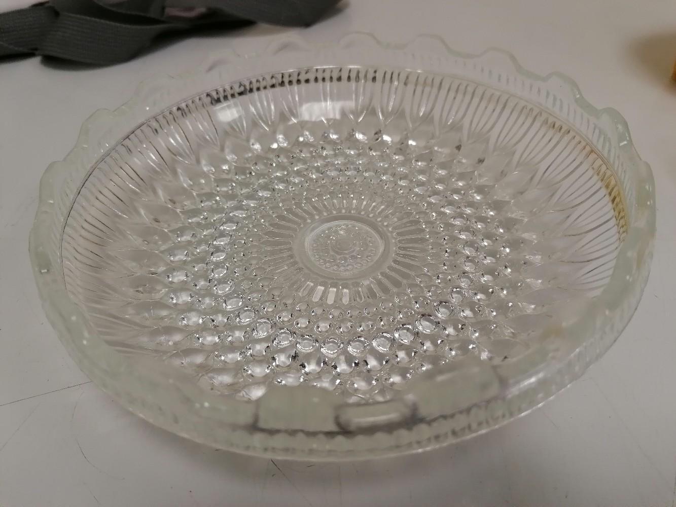 glass display plate in S42 Derbyshire für £ 1,00 zum Verkauf | Shpock AT