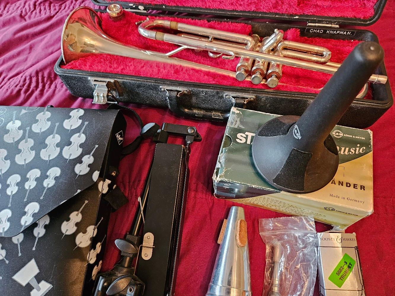 Yamaha trumpet plus accessories and books and in SE9 London für 50,00 ...