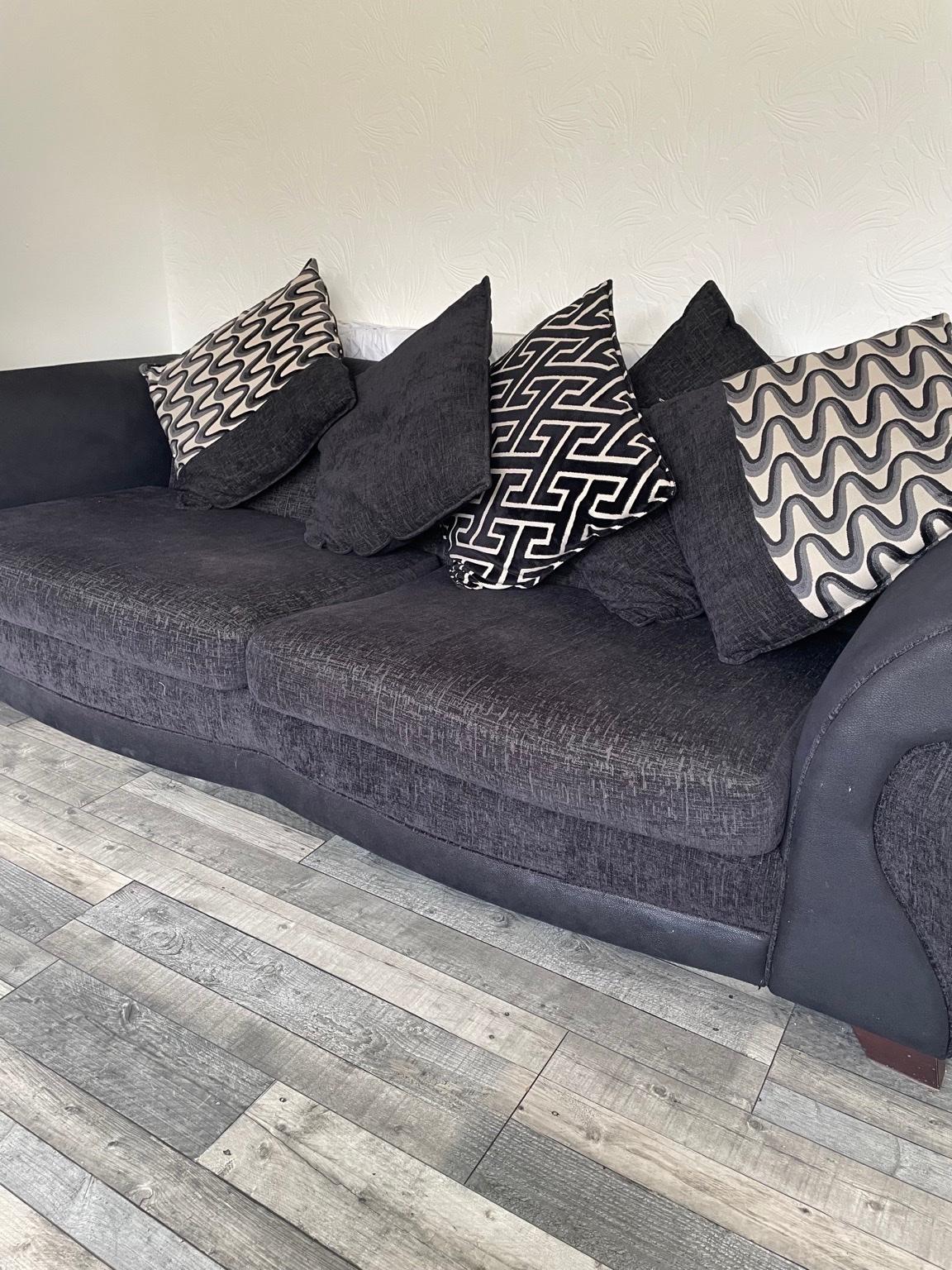 Black sofa for free in CR0 London für gratis zum Verkauf | Shpock AT