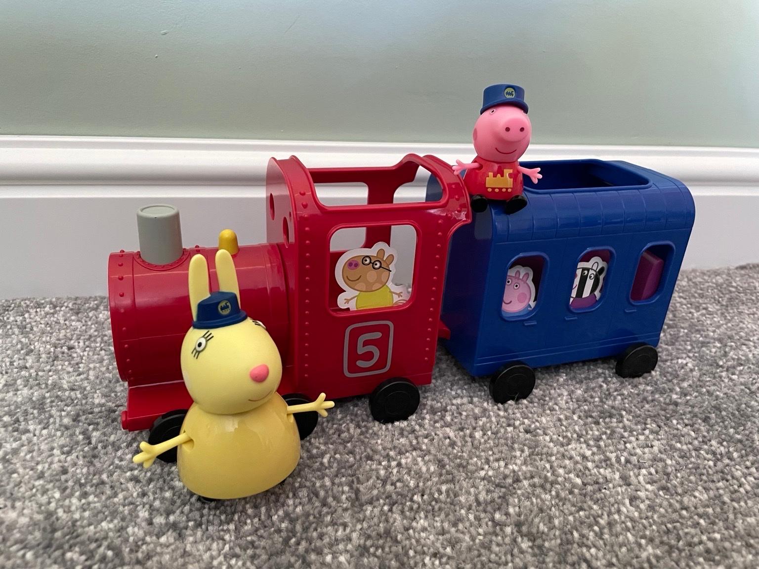 Peppa Pig Miss Rabbit train playset in ME8 Gillingham für £ 4,00 zum ...