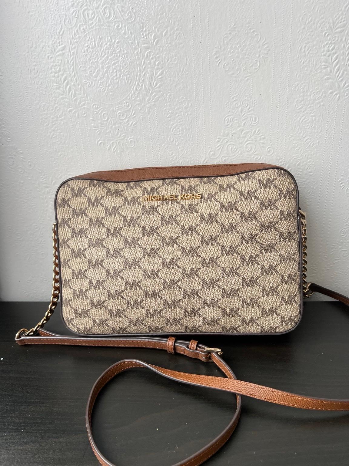 Michael Kors Logo Crossbody Bag in SE8 London für 75,00 £ zum Verkauf ...