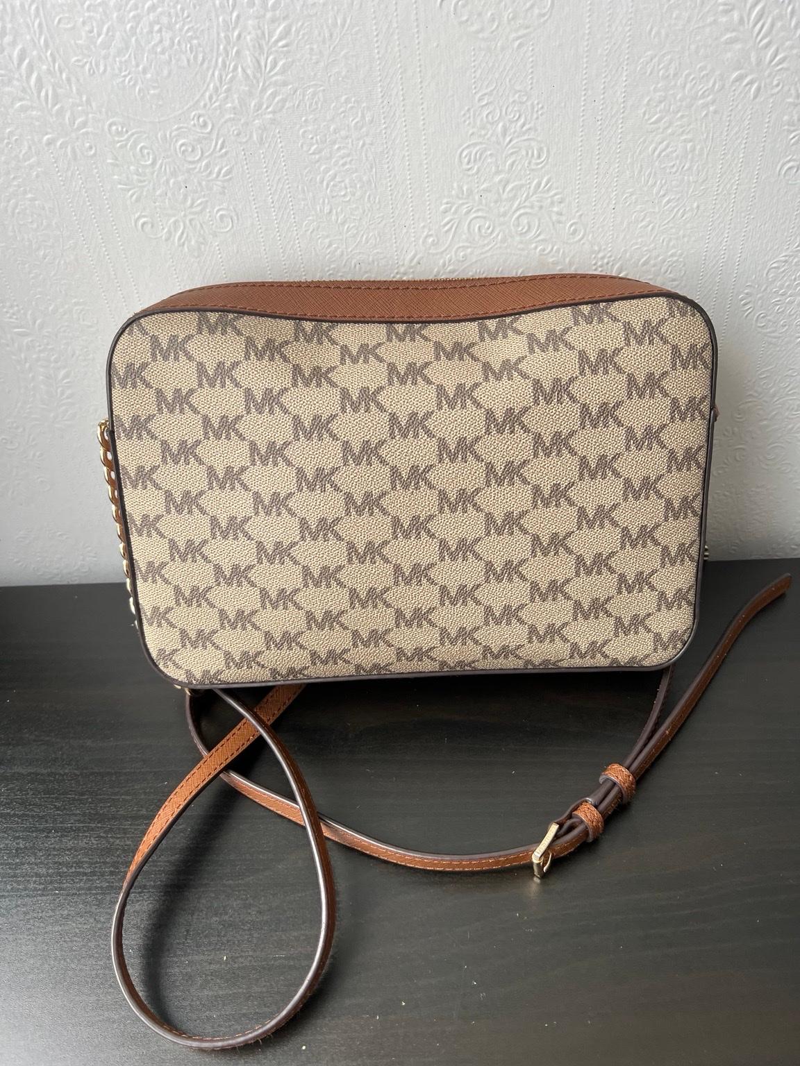 Michael Kors Logo Crossbody Bag in SE8 London für 75,00 £ zum Verkauf ...