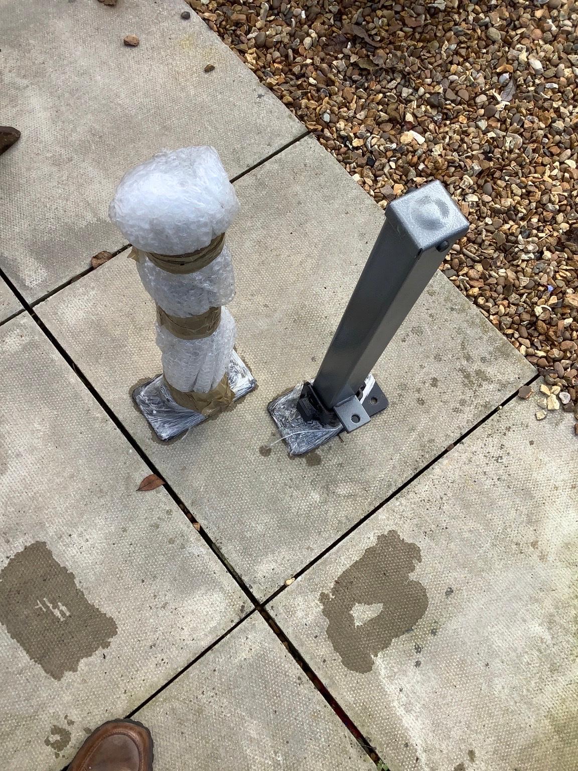 Collapsing,lockable driveway bollards . in WA1 Woolston für £ 50,00 zum ...