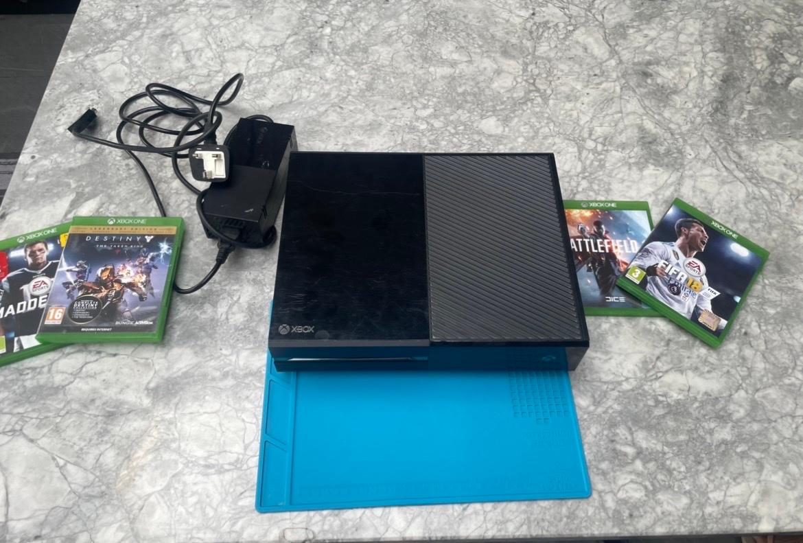 Microsoft Xbox one Single Unit and Games in NW9 London für 70,00 £ zum ...