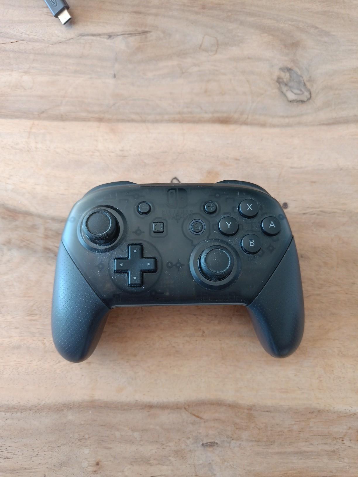 Nintendo Switch Pro Controller in 6890 Marktgemeinde Lustenau für 50,00 ...