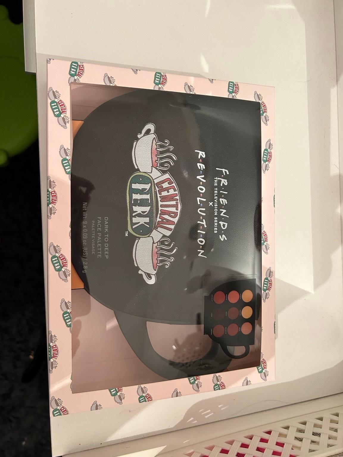 Revolution friends central perk pallette new in DY5 Dudley für 8,00 ...