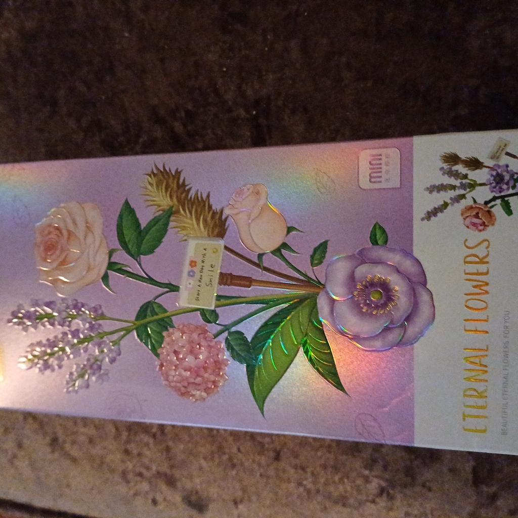 flower bouquet building kit set 547 piece in WV10 Wolverhampton for £5. ...