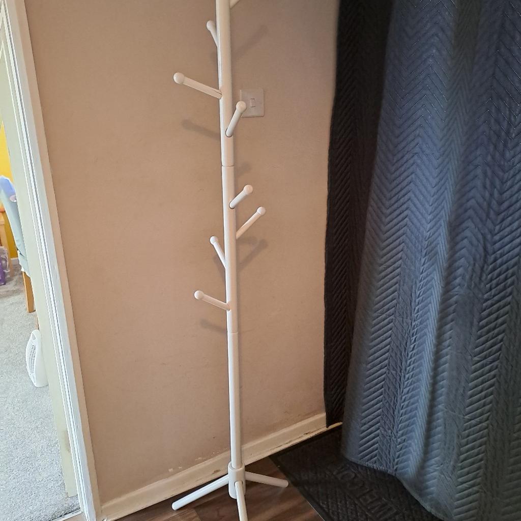 wooden clothes rack/tree in B68 Sandwell für 10,00 £ zum Verkauf ...