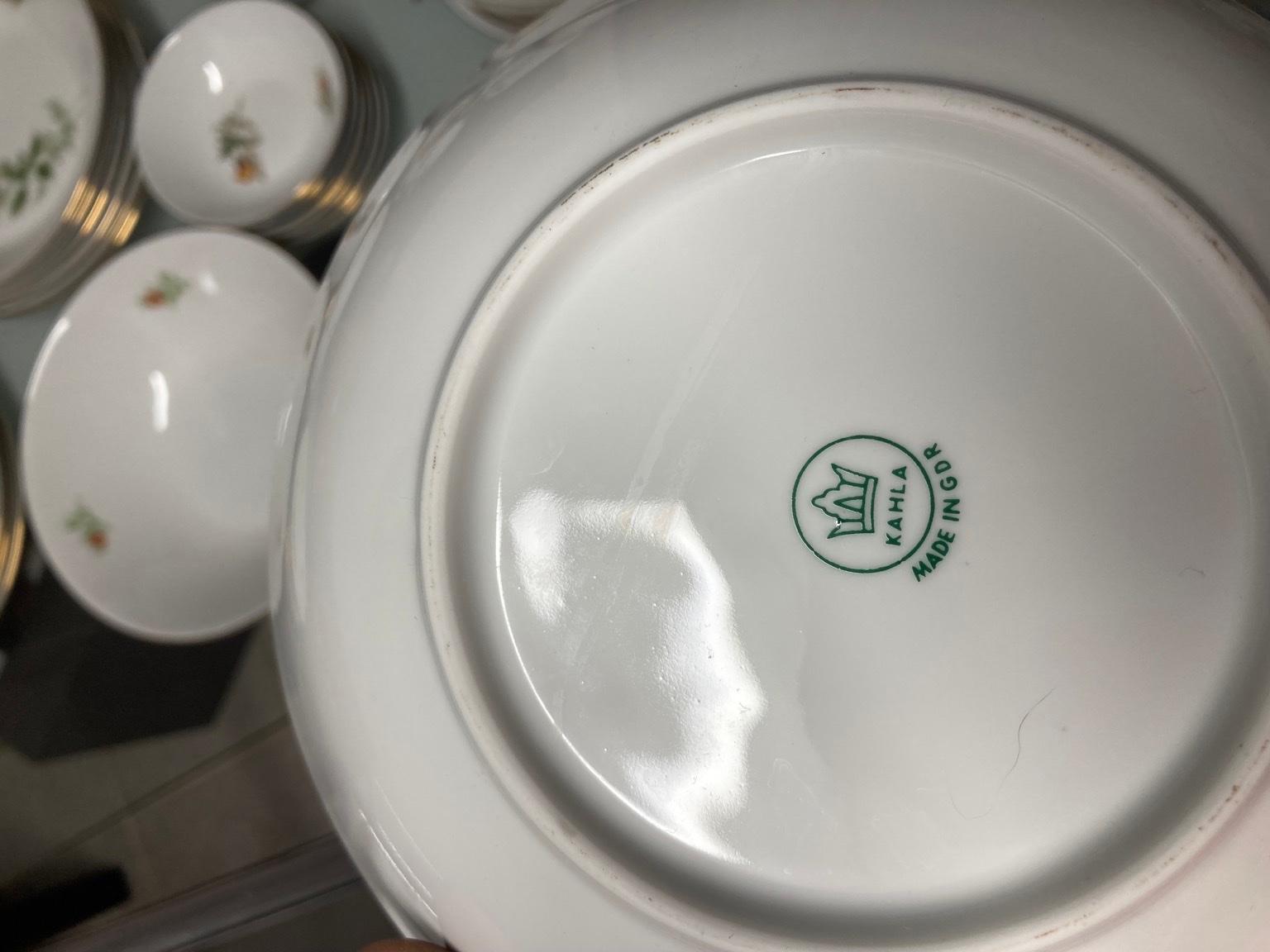 Geschirr, Service, Teller, Kaffeetassen,Kahla in 8600 Bruck an der Mur für 156,00 € zum Verkauf ...