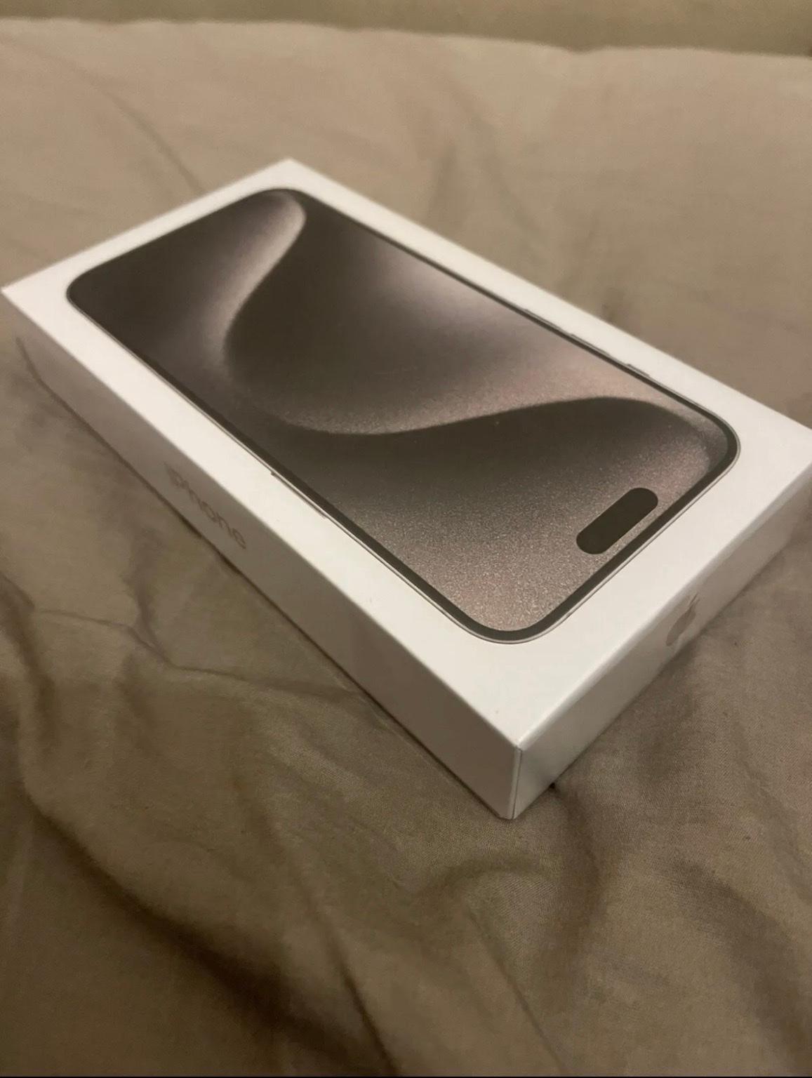iPhone 15 pro max TITANIUM 1TB in E16 London für 900,00 £ zum Verkauf ...