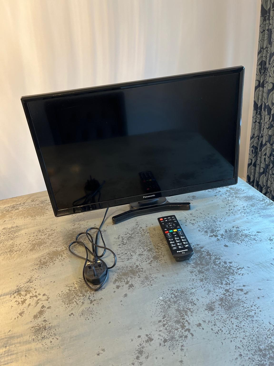 Panasonic 24 inch TV with remote in DY7 Staffordshire für £ 5,00 zum ...